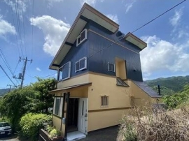 熱海市下多賀 海を望む高台の中古戸建2LDK＋S＋ロフト JR伊東線「伊豆多賀」駅より車で約5分 ログハウス風の室内 ロフトスペース ウッドデッキ 海を望む緑豊かなロケーション！ 駐車場1台分 ...