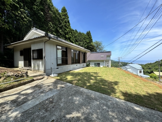 熱海市相の原町 ～相模湾を望むリフォーム済み平屋戸建て3LDK～ JR「熱海」駅より車で約10分 敷地面積103.75坪 南向きの広々とした庭スペース 家庭菜園・ガーデニングが楽しめます ...